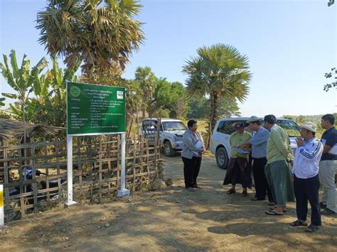ပြည်ခရိုင်စီမံအုပ်ချုပ်ရေးအဖွဲ့ဥက္ကဋ္ဌ ဦးသိန်းအောင် ဦးဆောင်၍ ပန်းတောင