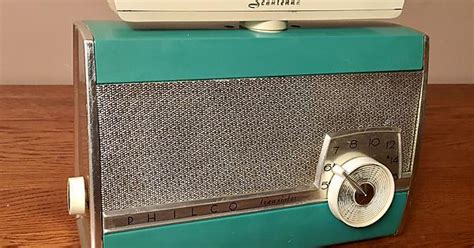 I Make Bluetooth Speakers Using Non Function Radios From The 50s