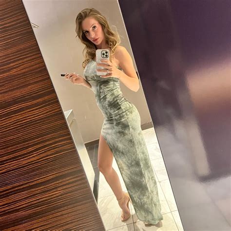 Kimmy Granger Biography 26 Photos Age Height Real Name Instagram