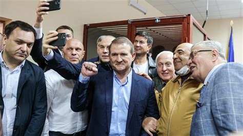 Суд відправив Медведчука під домашній арешт