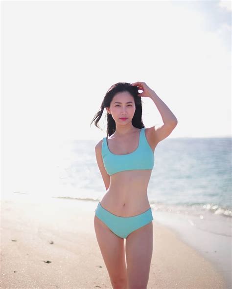 ไอเดีย Cute Thai Girl 220 รายการ ในปี 2025 นางแบบ ความงามแบบเอเชีย ชุดเดรสไปงานรับปริญญา