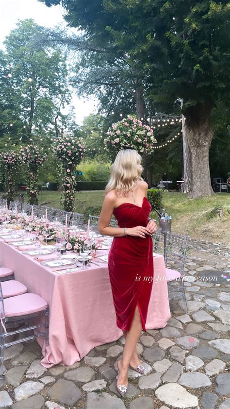 📸 კახა კალაძის ცოლმა ანუკი არეშიძემ ძროხა მოწველა