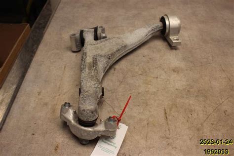 32381882 : Querlenker vorne unten - Autoparts24
