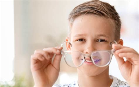 نزدیک‌ بینی در کودکان درمان دارد؟ کلینیک کودکان آنا