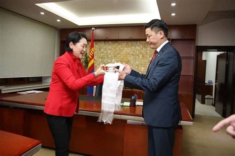 БСШУС ЫН САЙД Ё БААТАРБИЛЭГ АЖЛАА ХҮЛЭЭЖ АВЛАА