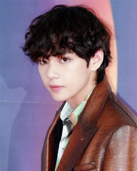 𝐭𝐚𝐞𝐡𝐲𝐮𝐧𝐠𝐬 𝐢𝐜𝐨𝐧𝐢𝐜 𝐩𝐞𝐫𝐦 Kim Taehyung Permed Hairstyles Taehyung