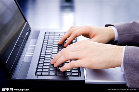 操作电脑的商务人士摄影图商务素材商务金融摄影图库昵图网 操作电脑的商务人士摄影图商务素材商务金融摄影图库昵图网