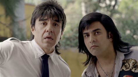 El Vítor Y Albertano Se Llevan Tremendo Susto Series Nosotros Los Guapos Univision