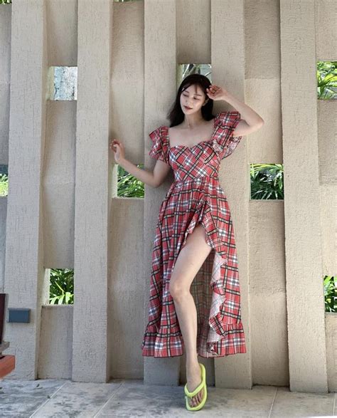 안혜경 허벅지까지 훅 찢어진 치마아찔한 각선미