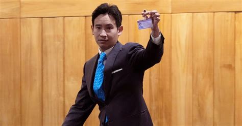 คลิปวินาที พิธา เดินออกจากสภา ระหว่างโหวตนายกรอบ 2 หลังศาลรธน สั่งยุติปฏิบัติหน้าที่ Thaiger