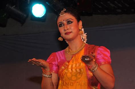 Kadhal Mannan Maanu Biodata