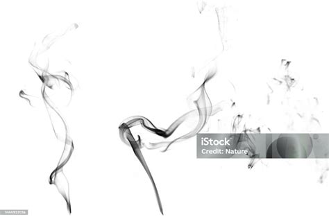 증기 선 검은 연기 흐리게 추상 안개 또는 흰색 배경에 고립 된 증기 안개 구름 따뜻한 따뜻한 음식을 위해 물 연기 개념을 끓입니다 0명에 대한 스톡 사진 및 기타 이미지