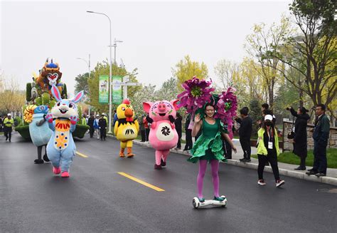 花车巡游精彩纷呈 北京