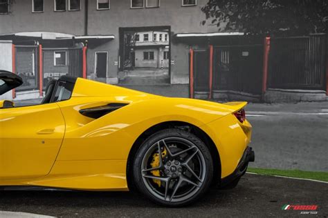 Ferrari F8 Spider Amarillo En Venta