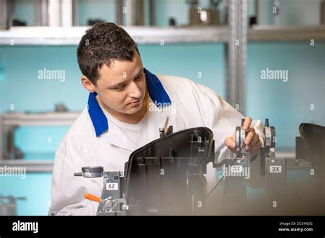 Scientists Checking Apparatus For Accurate 3d Measurements In A
