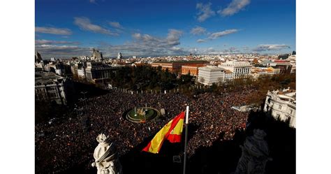Хиляди на протест в Испания искат оставка на кабинета на Педро Санчес Снимки