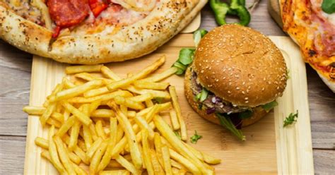 패스트푸드 매일 먹는 사람 ‘이 질환 위험