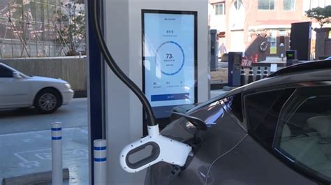 뉴스까페 끄기도 어려운 1000도 용광로 전기차 화재주유소 옆 충전소 괜찮을까