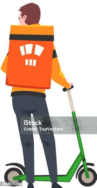 전기 킥 스쿠터와 남성 택배 그의 뒷면에 오렌지 소포 상자를 들고 상품 및 제품의 배달 빠른 배송 만화 벡터 일러스트 가방에 대한 스톡 벡터 아트 및 기타 이미지 Istock