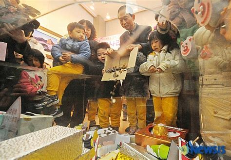 사랑의 동전 모았어요