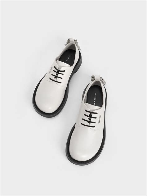 화이트 여성 플랫 익스클루시브 스타일 쇼핑하기 찰스앤키스 코리아