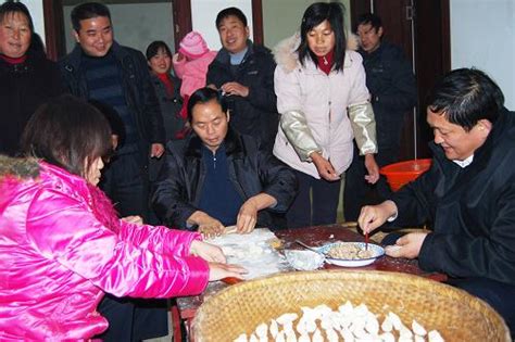 陕南一集中安置点居民喜迁新居