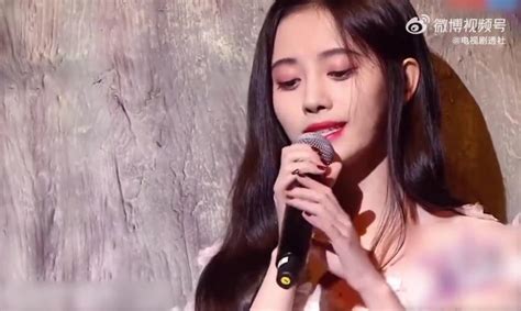 叹云兮 鞠婧祎现场演唱叹云兮自带仙气美到窒息 音乐 流行音乐 好看视频