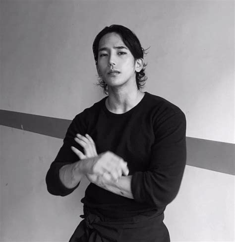 강철부대 육준서 프로필 만찢남 미술작가 배우 스위트홈 연기 예능 솔로지옥 Udt Seal 스위트홈 복근 몸매 나이 직업 학력 네이버 블로그