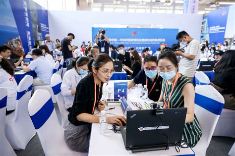 吃的喝的用的还有大宗商品 中东欧商品进口采购签约26个项目