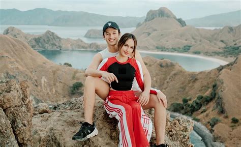 Potret Cinta Laura Ultah Di 17 Agustus Mesra Bersama Kekasih Di Labuan Bajo Okezone Celebrity