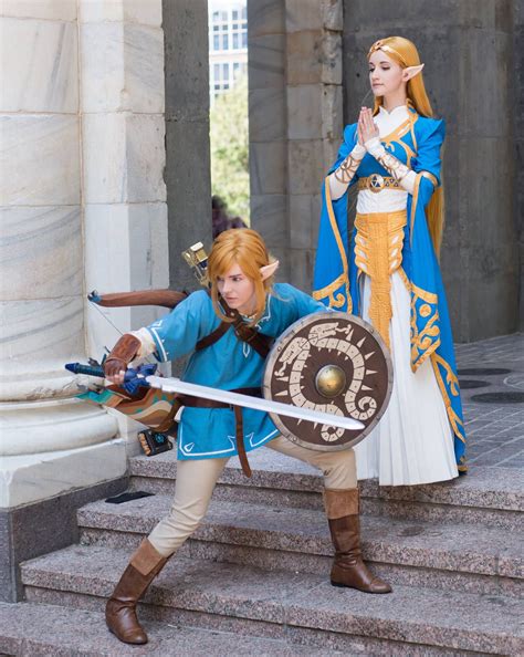 Breath Of The Wild Link And Zelda Cosplays Zelda Cosplay Zelda Costume Link Cosplay