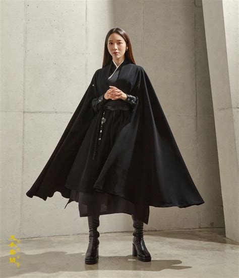 truyền thống에 있는 chi trần님의 핀 디자이너 옷 의상 코디 패션 스타일