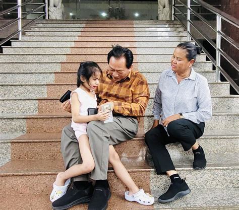 ឯកឧត្តមបណ្ឌិត ម៉ុង ឫទ្ធី Added ឯកឧត្តមបណ្ឌិត ម៉ុង ឫទ្ធី