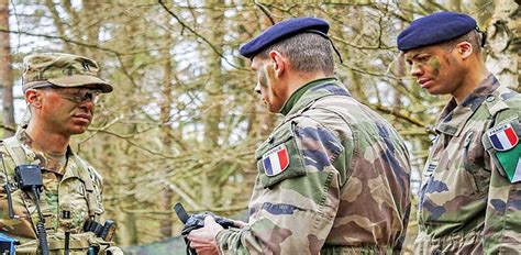 ယူကရိန်းသို့ စစ်ရေးနည်းပြများပို့ဆောင်မည့်အစီအစဉ်ကို ပြင်သစ် မကြာမီထုတ