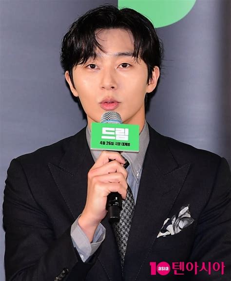 Ten 포토 박서준 아이유 첫 호흡 평소 팬이라서 텐아시아