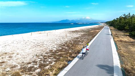 とっとり自転車旅 名峰大山と日本海をのぞみ大自然を疾走する中国地方最高峰の大山を擁し東西に広がる鳥取県伯耆富士の名で人々に古くから