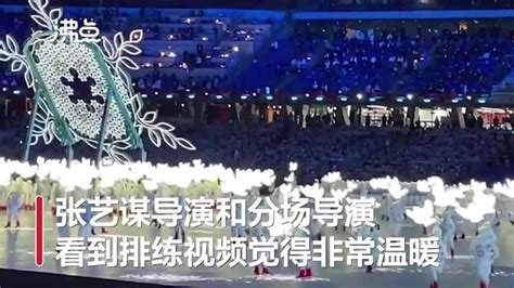 【冬奥开幕式一鸽都不能少背后：排练时确实掉队 后被导演加到表演中】2月4日晚北京冬奥会开幕式上，和平鸽展示环节一只“掉队的小鸽子”引发热议