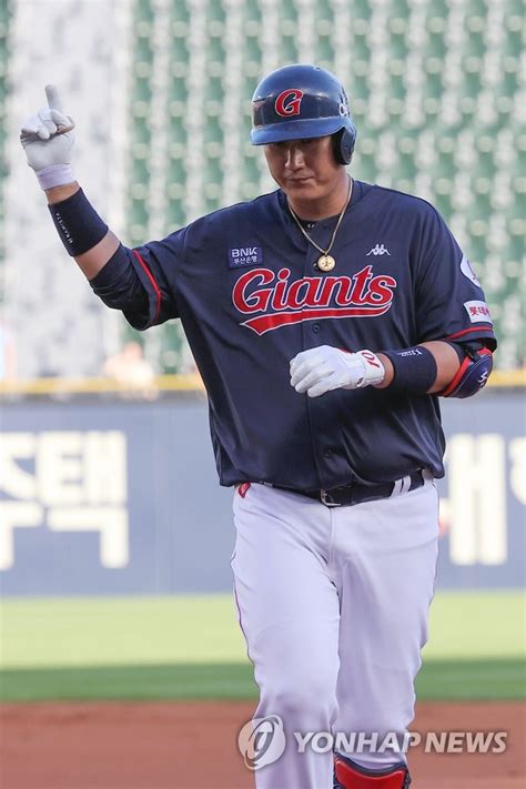 롯데 첫 안타 이대호 연합뉴스