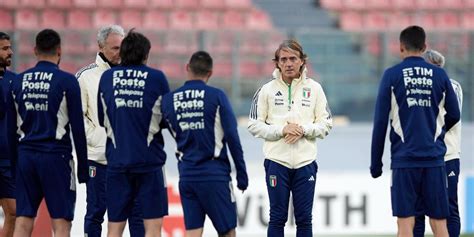 Mancini Avisa A España