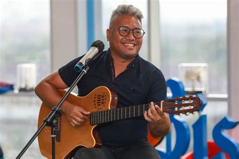 Gitaris Andre Dinuth Populerkan Instrumen Dari Timur Context Id