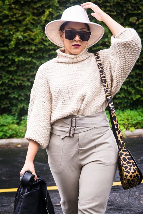 13 Flattering Sweaters For Pear Shaped Women To Wear This Fall