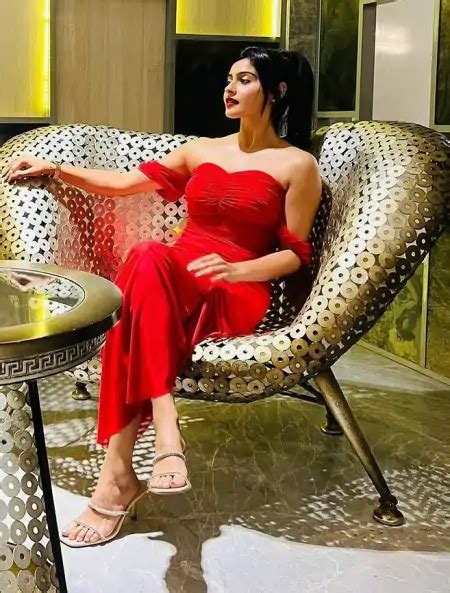 Yukti Kapoor Latest Hot Pics And Photo