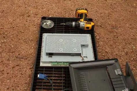 DIY Privacy Monitor Lets Only You See What