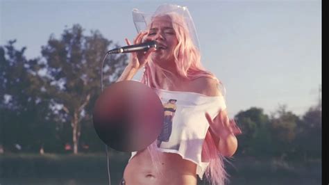 Descuido En El Vestuario De Karol G En El Video ‘mi Ex Tenía Razón