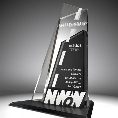 Einzigartige Awards Trophäen Aus Glas Von Der Nr 1 Kaufen