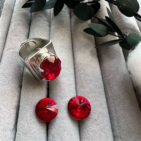 Комплект Swarovski в цвете Siam в интернет магазине Ярмарка Мастеров по цене 2500 ₽ Sl0r8ru