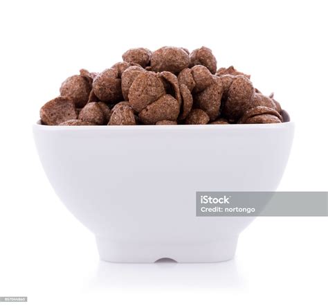 흰색 배경에 흰색 그릇에 초콜릿 시리얼입니다 콘플레이크 0명에 대한 스톡 사진 및 기타 이미지 0명 개념 건강한 생활방식 Istock