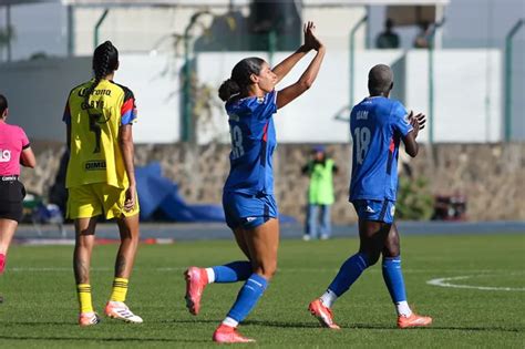 Aerial Chavarin Goleadora De Cruz Azul Elige Entre Selección Mexicana