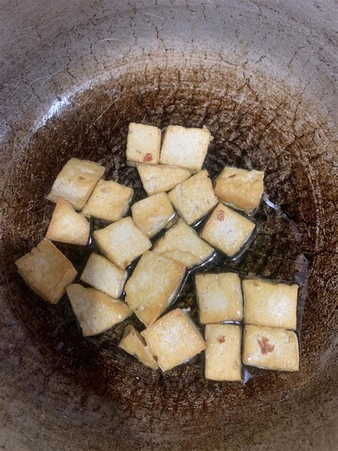 【豆腐炒蒜苔的做法步骤图，豆腐炒蒜苔怎么做好吃】可爱的小花aj0g下厨房