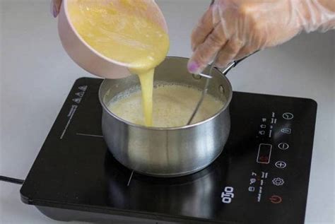 Заварний крем на молоці 10 рецептів класичного крему з покроковими фото